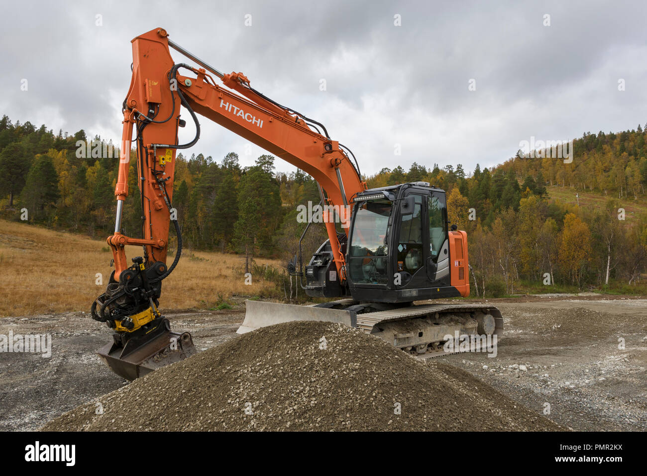 Hitachi excavator hi-res stock photography and images - Alamy