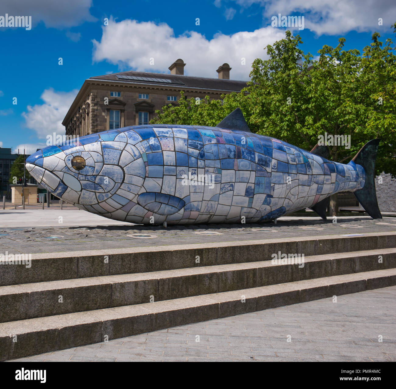 Ceramic fish sculpture hi-res stock photography and images - Alamy