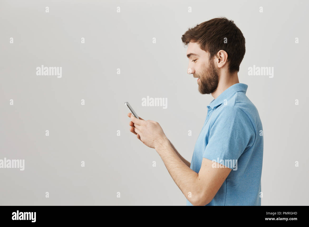 Man entertained with phone hi-res stock photography and images - Alamy