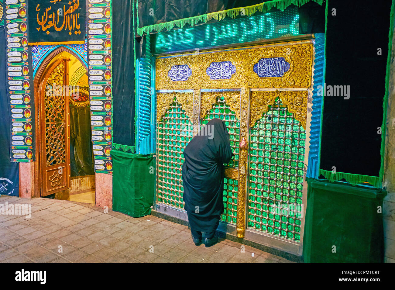 KASHAN, IRAN - OCTOBER 22, 2017: The Shia Muslim woman prays at the ...