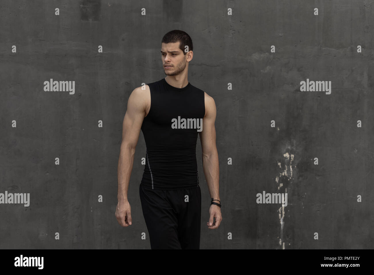 Portrait of athletic muscular young man, in sports clothing, posing on ...
