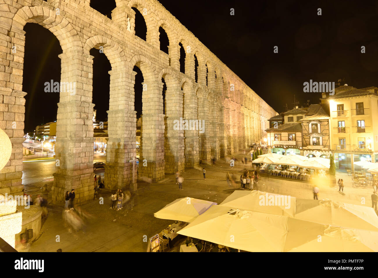 Night in the Roman aqueduct of Segovia, Castilla-Leon,Spain Stock Photo ...