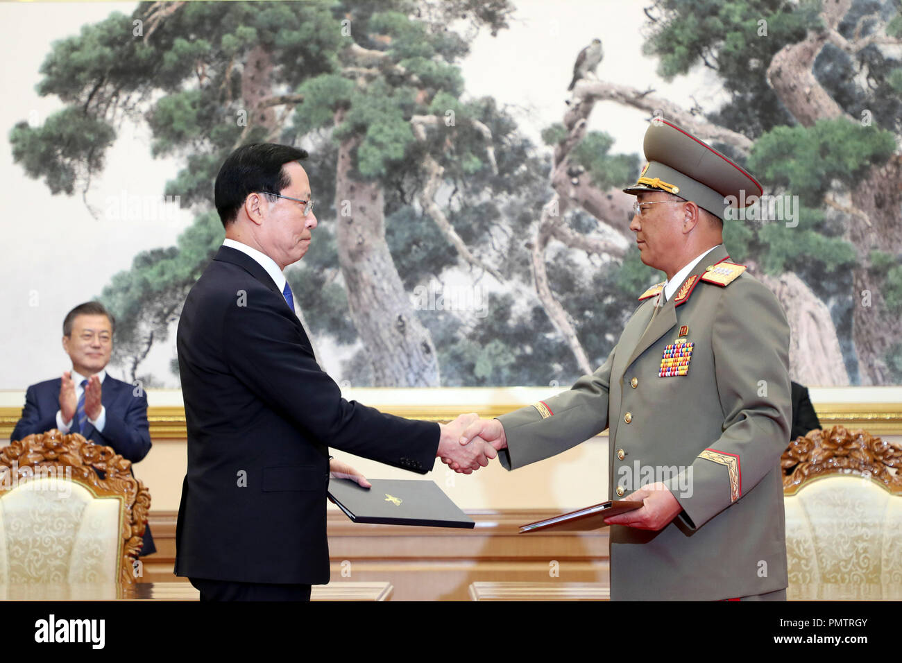 Air buffer hi-res stock photography and images - Alamy