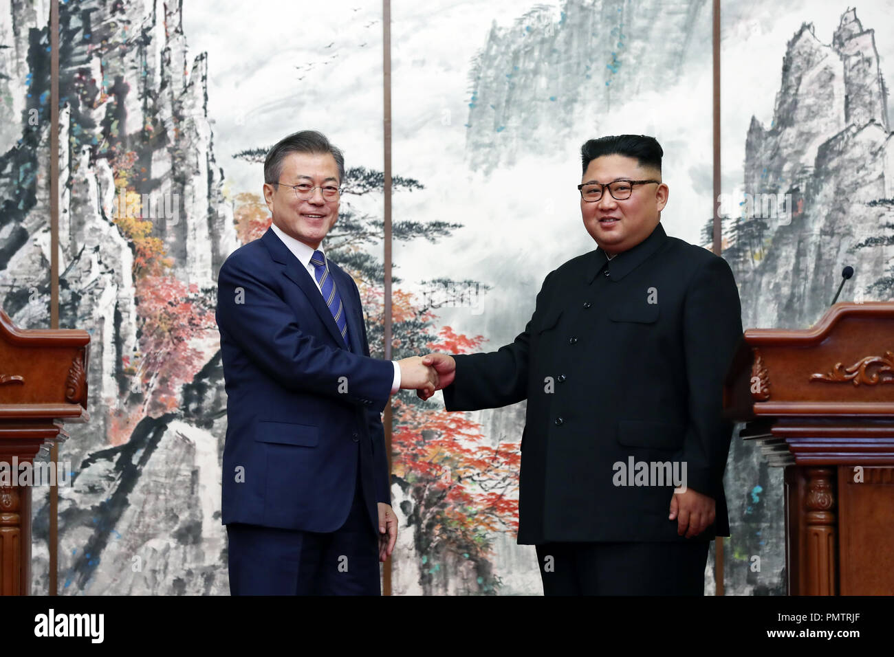Pyongyang, DPRK. 19th Sep, 2018. Kim Jong Un (R), top leader of the ...