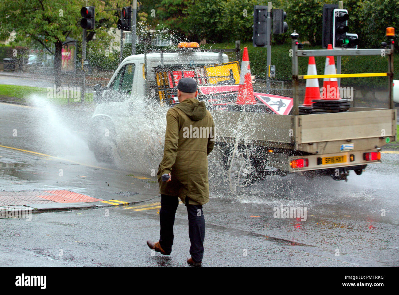 Work in the rain hi-res stock photography and images - Alamy