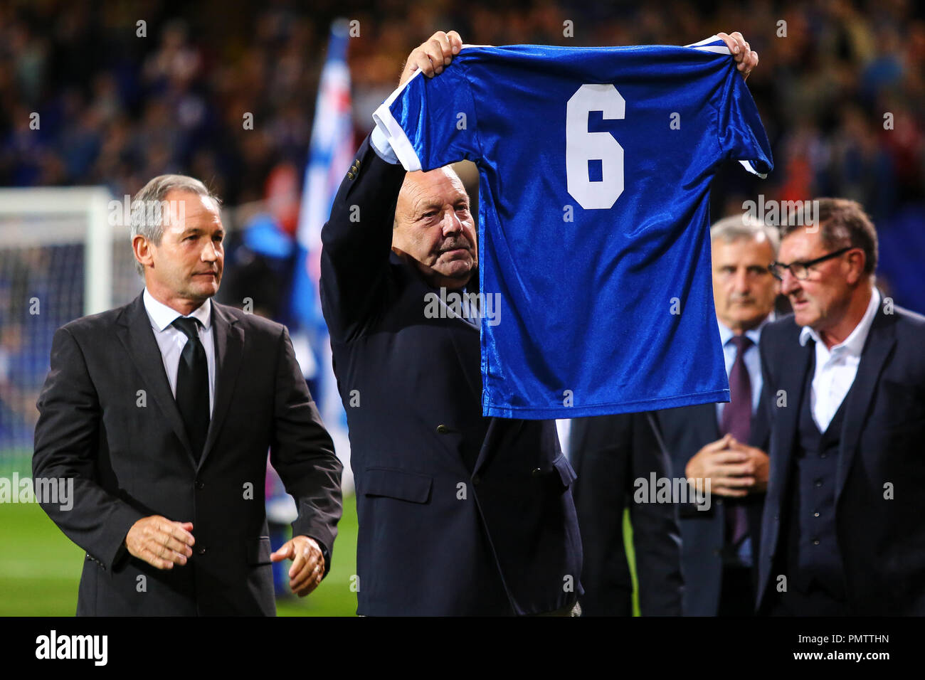 Ipswich, UK. 18th Sep 2018. Alan Hunter holds aloft the 6 shirt in ...