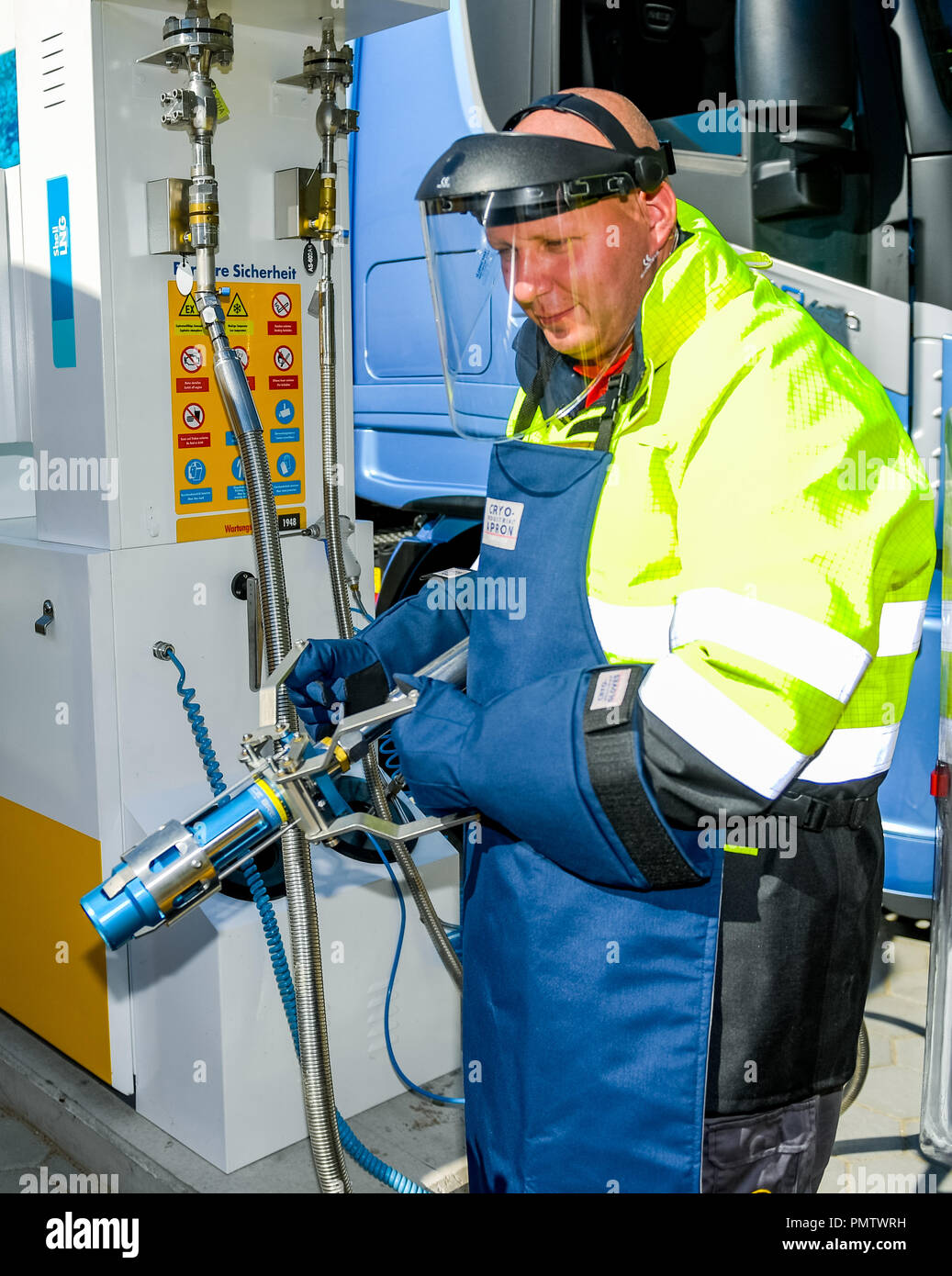 Lng fleet hi-res stock photography and images - Alamy