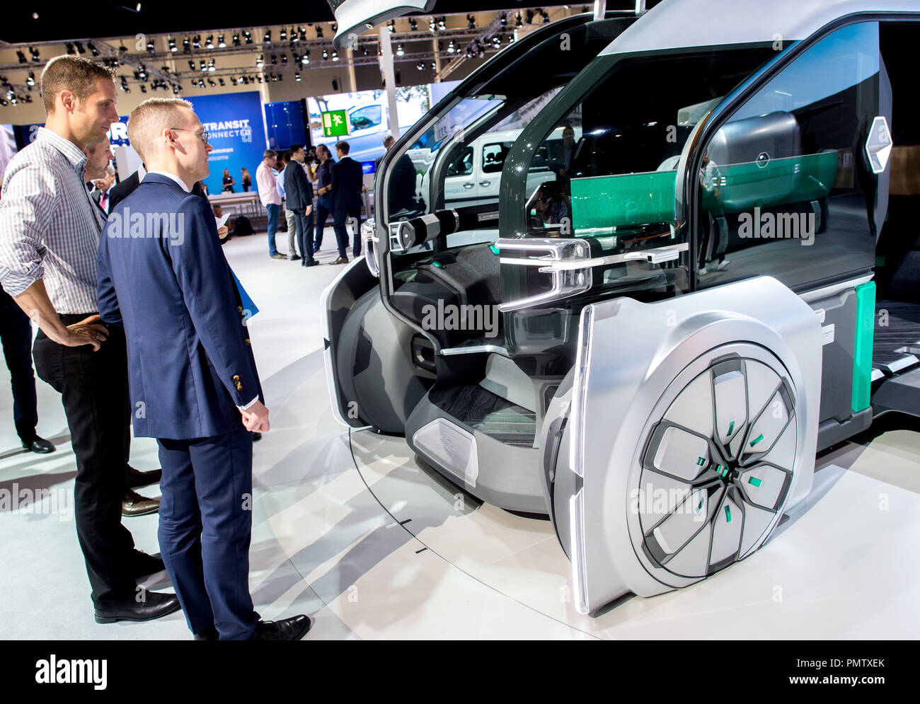 19 September 2018, Lower Saxony, Hanover: Visitors to the Renault stand ...