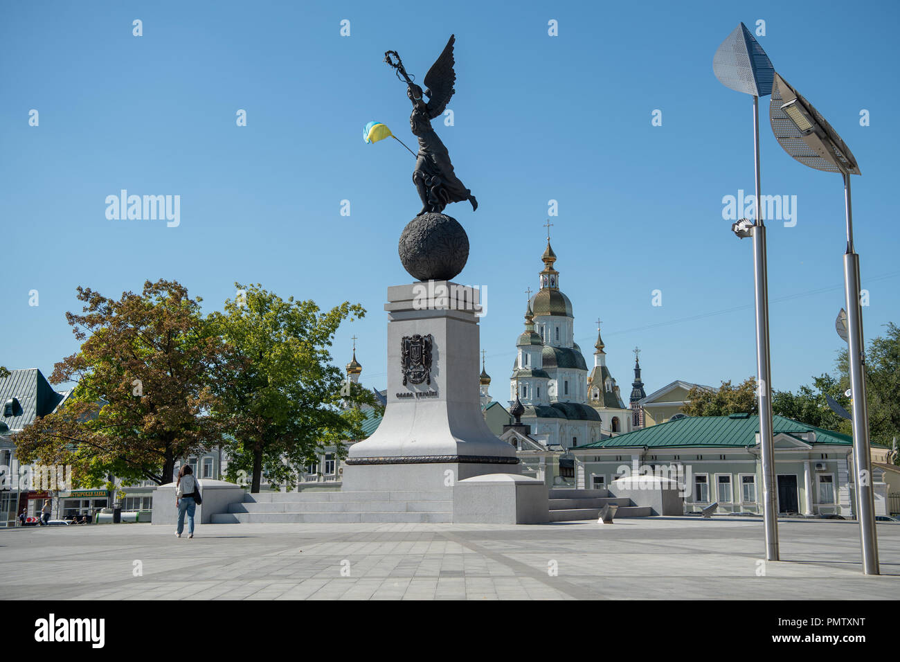Charkiw, Ukraine. 19th Sep, 2018. People walk past a statue on ...