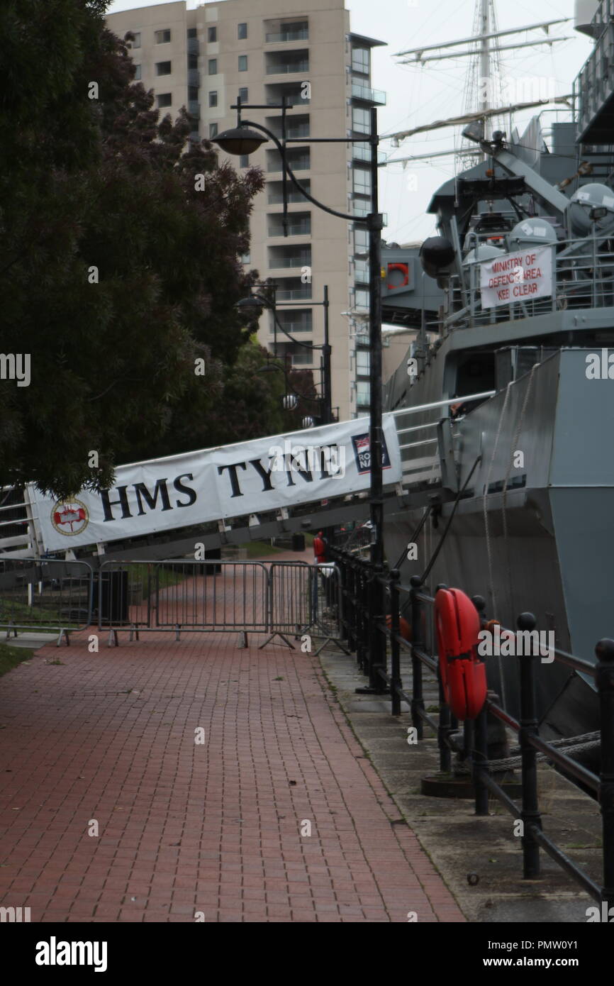 Cardiff Bay, Wales, UK. 19th September 2018. HMS Tyne docks at Cardiff ...