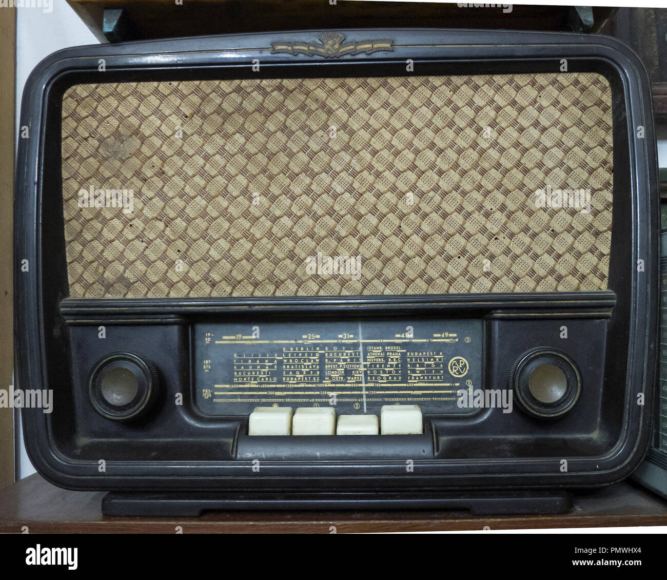 old vintage radio Stock Photo - Alamy