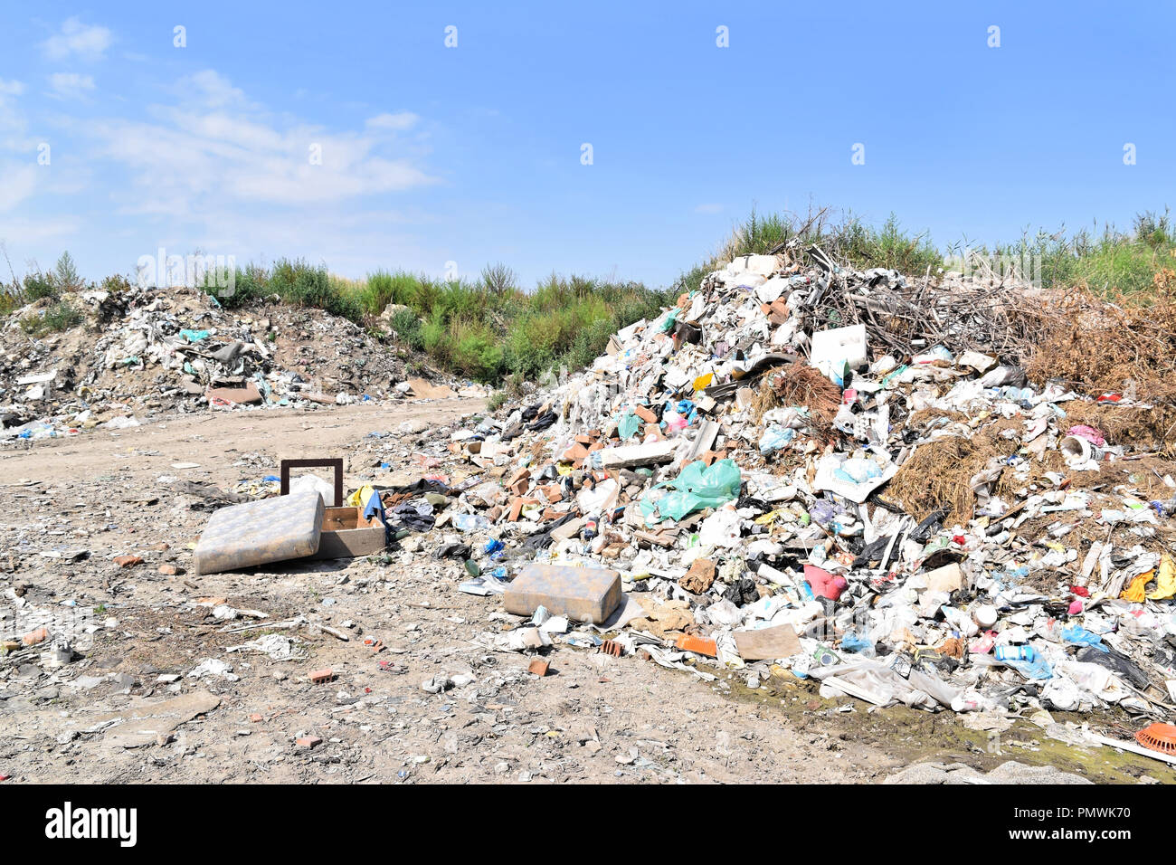Garbage dumping site hi-res stock photography and images - Alamy