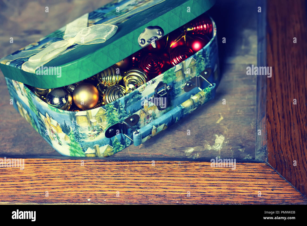 small red ball in a box Stock Photo - Alamy