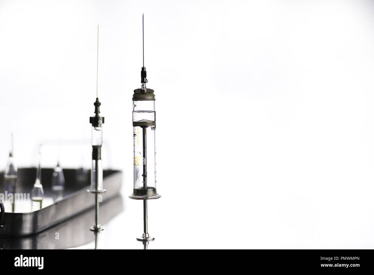 Vintage insulin syringe insulin vial hi-res stock photography and ...