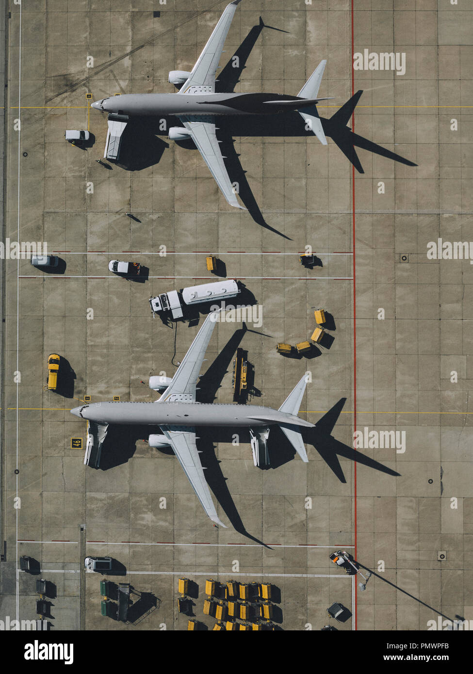 Airplane runway vertical hi-res stock photography and images - Alamy