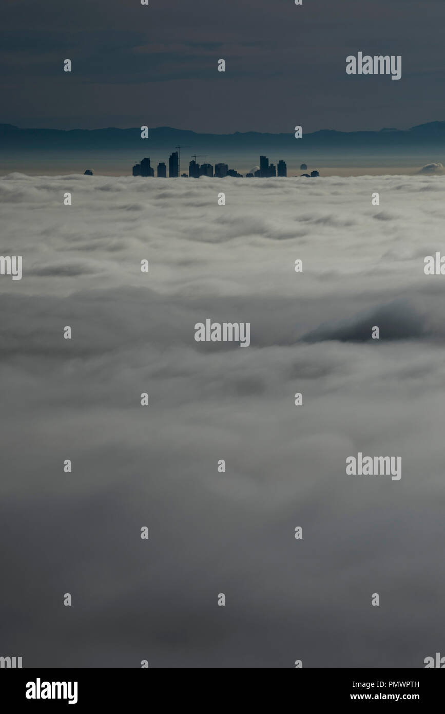 Skyscraper above clouds hi-res stock photography and images - Alamy