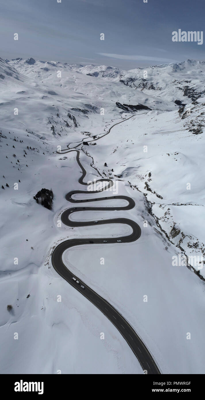 Winding road through snow hi-res stock photography and images - Alamy