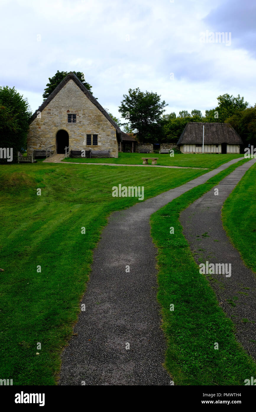 Cruck roof hi-res stock photography and images - Alamy