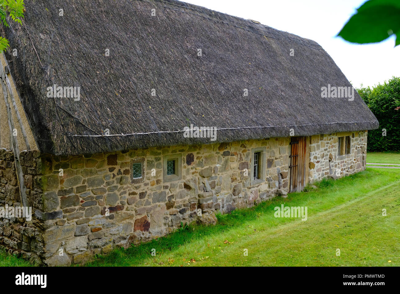 17th Century cottage - Stag End Long house at Ryedale Folk Museum ...