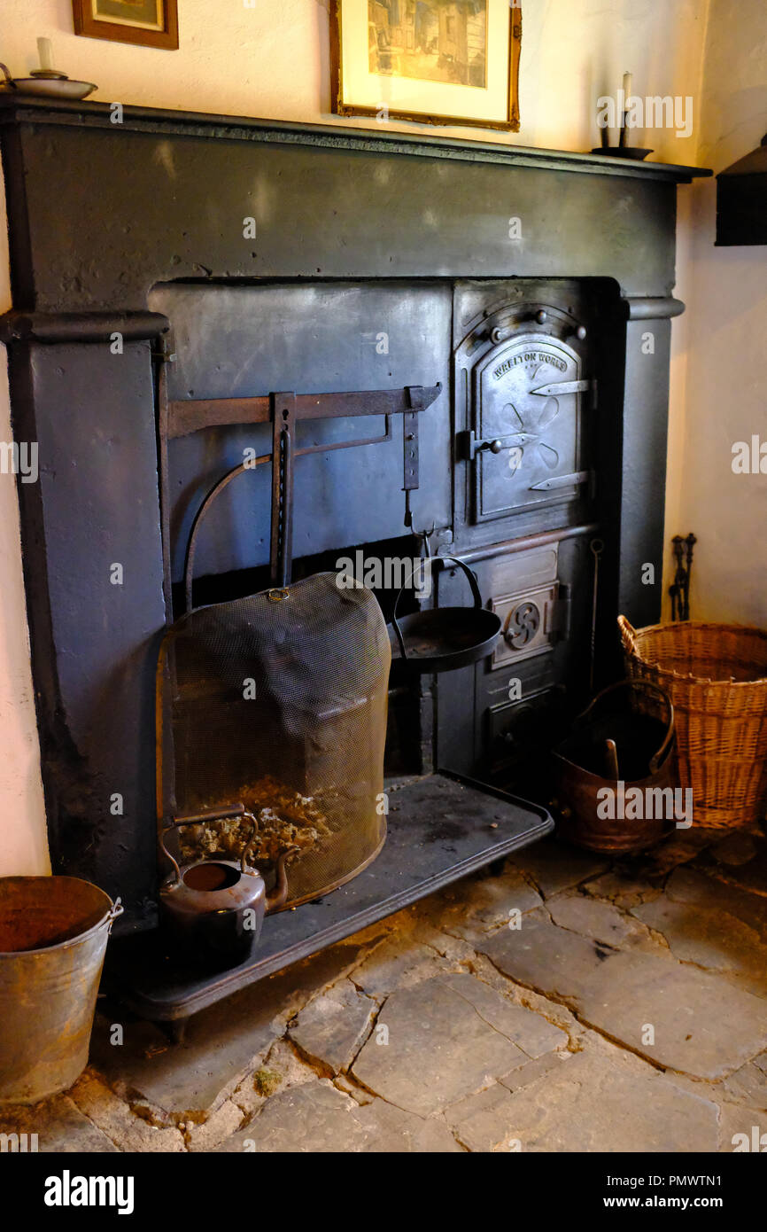 Victorian cottage kitchen hi-res stock photography and images - Alamy