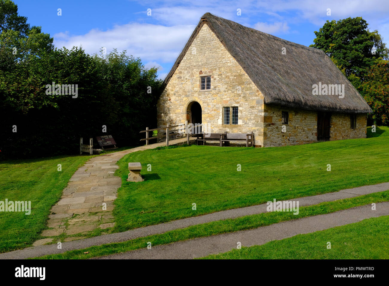 Cruck roof hi-res stock photography and images - Alamy