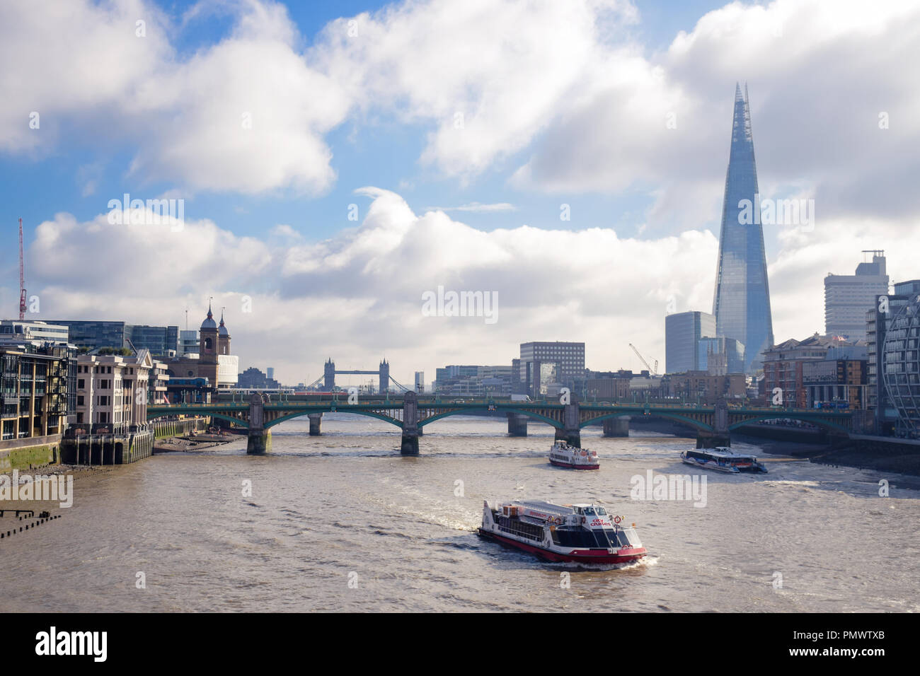 Beautiful landscape and cityscape view of London by the River Thames ...