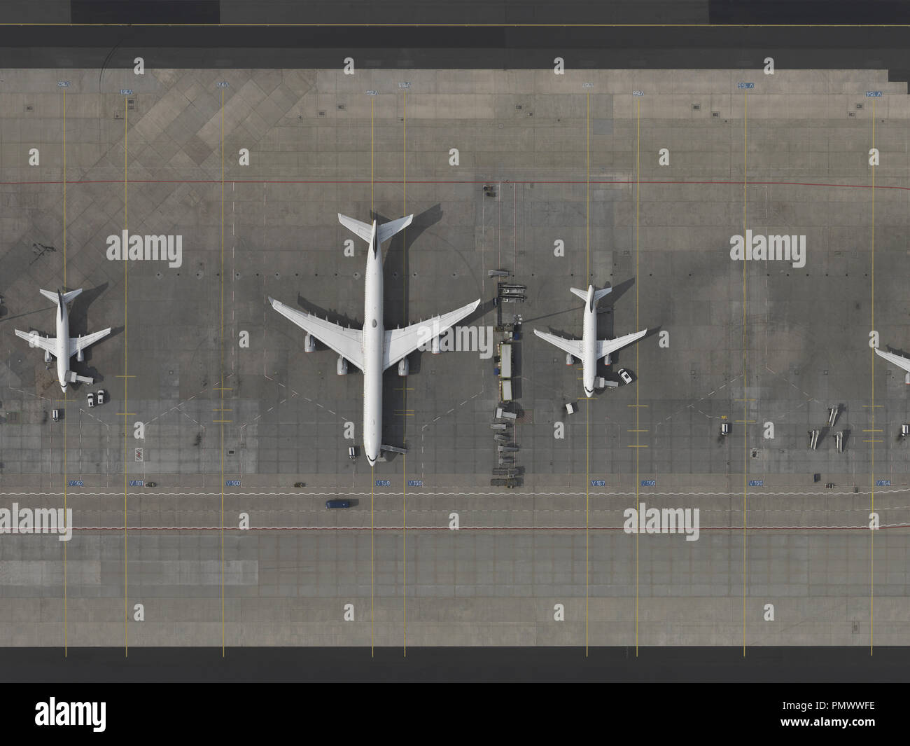 Car parked on tarmac hi-res stock photography and images - Alamy