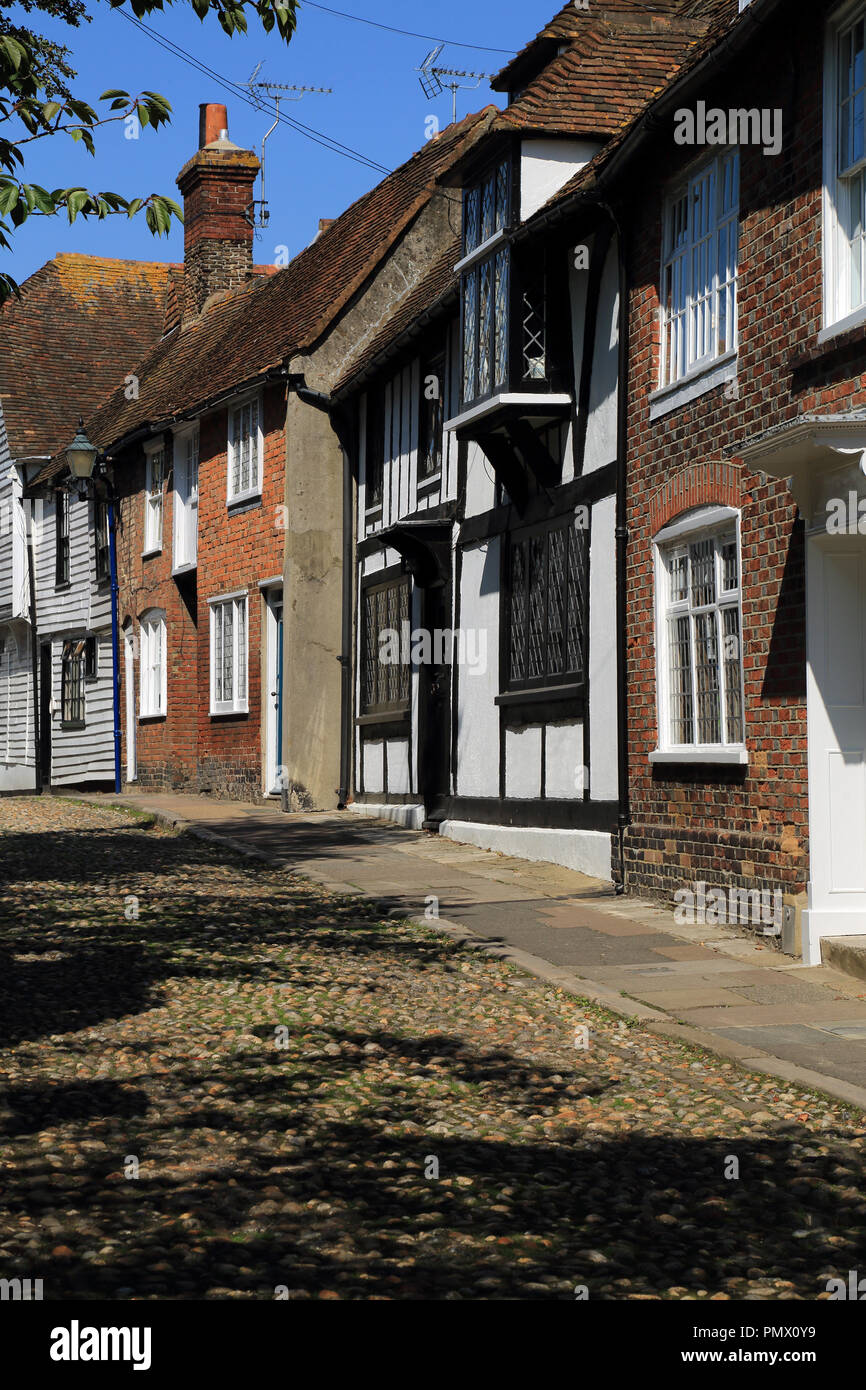 Cobbled street and traditional houses, Church Square, Rye, East Sussex ...