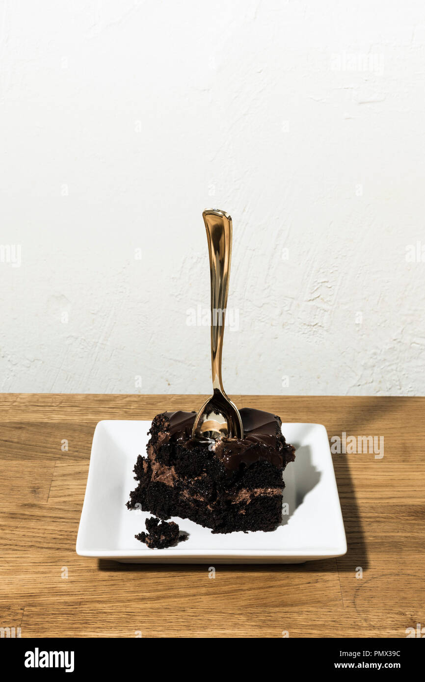 Vertical cake hi-res stock photography and images - Alamy