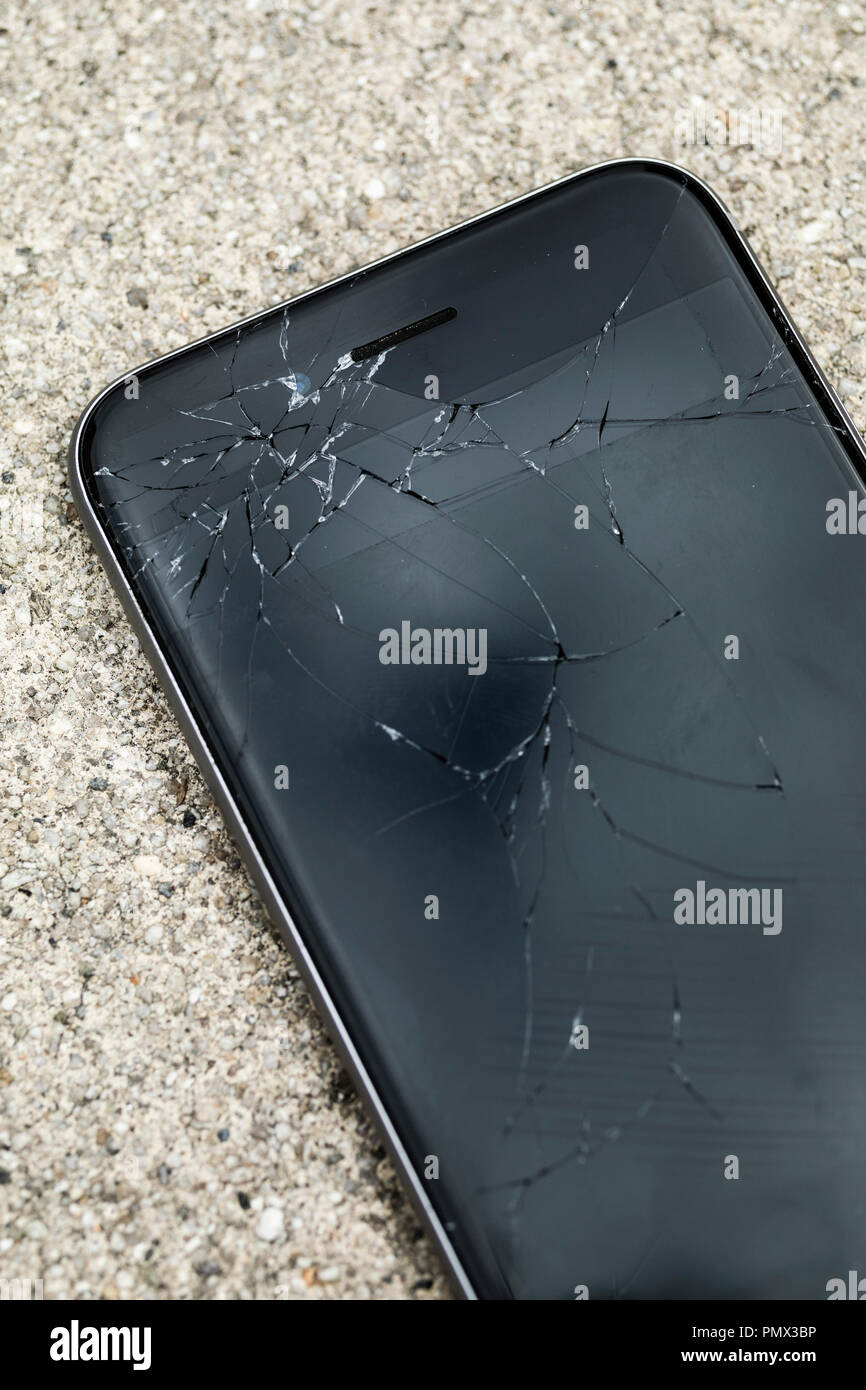 Phone damage hi-res stock photography and images - Alamy
