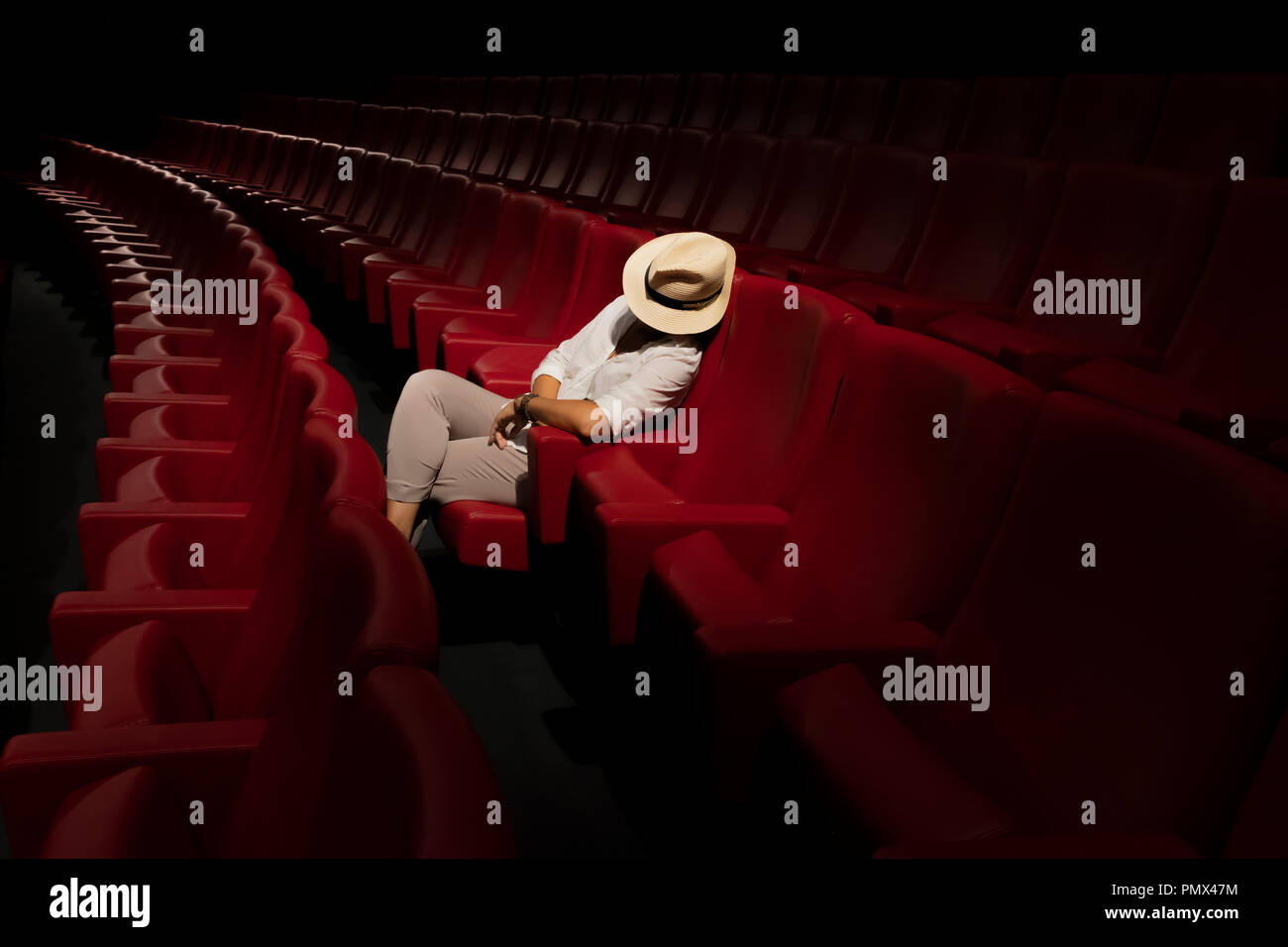 Sleeping audience theatre hi-res stock photography and images - Alamy