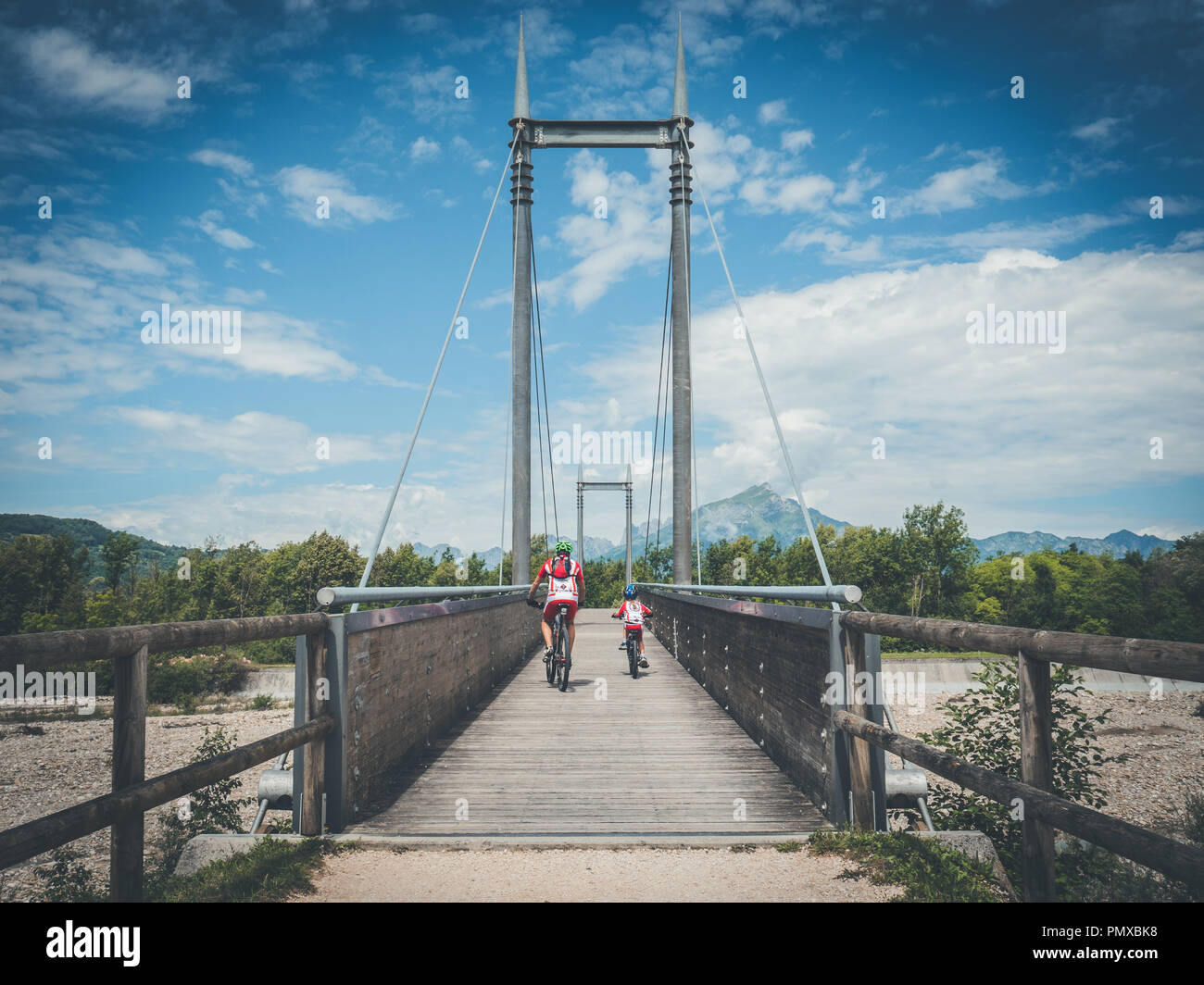 Bridge for mountain bikes hi-res stock photography and images - Alamy