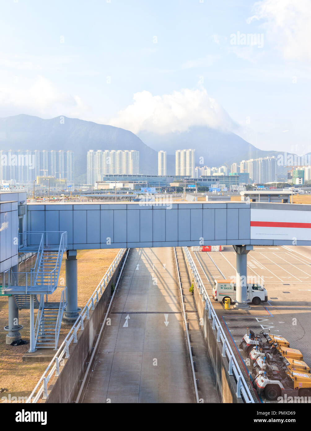 Aerobridge hi-res stock photography and images - Alamy