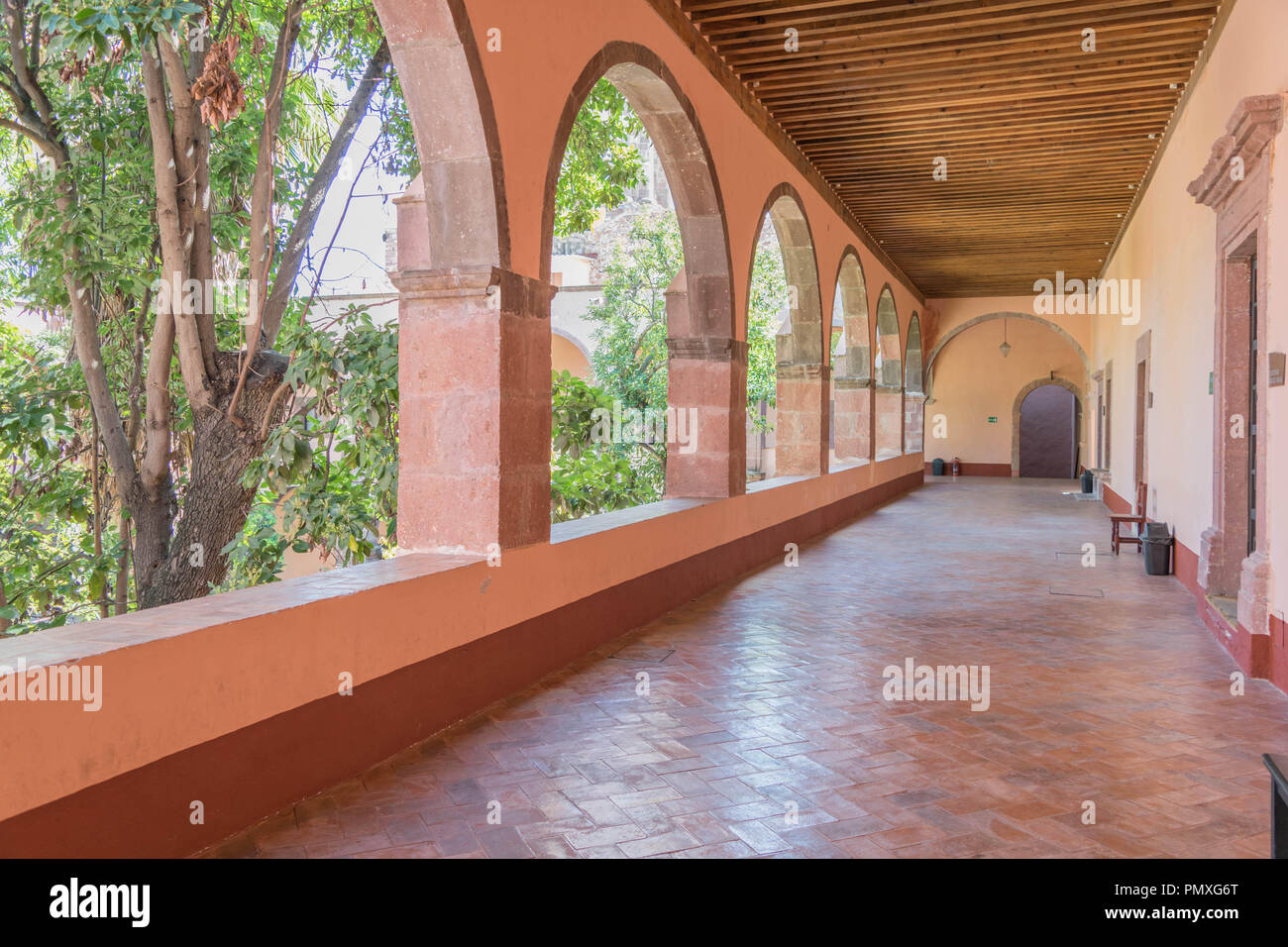 Archways arch doorways hi-res stock photography and images - Alamy