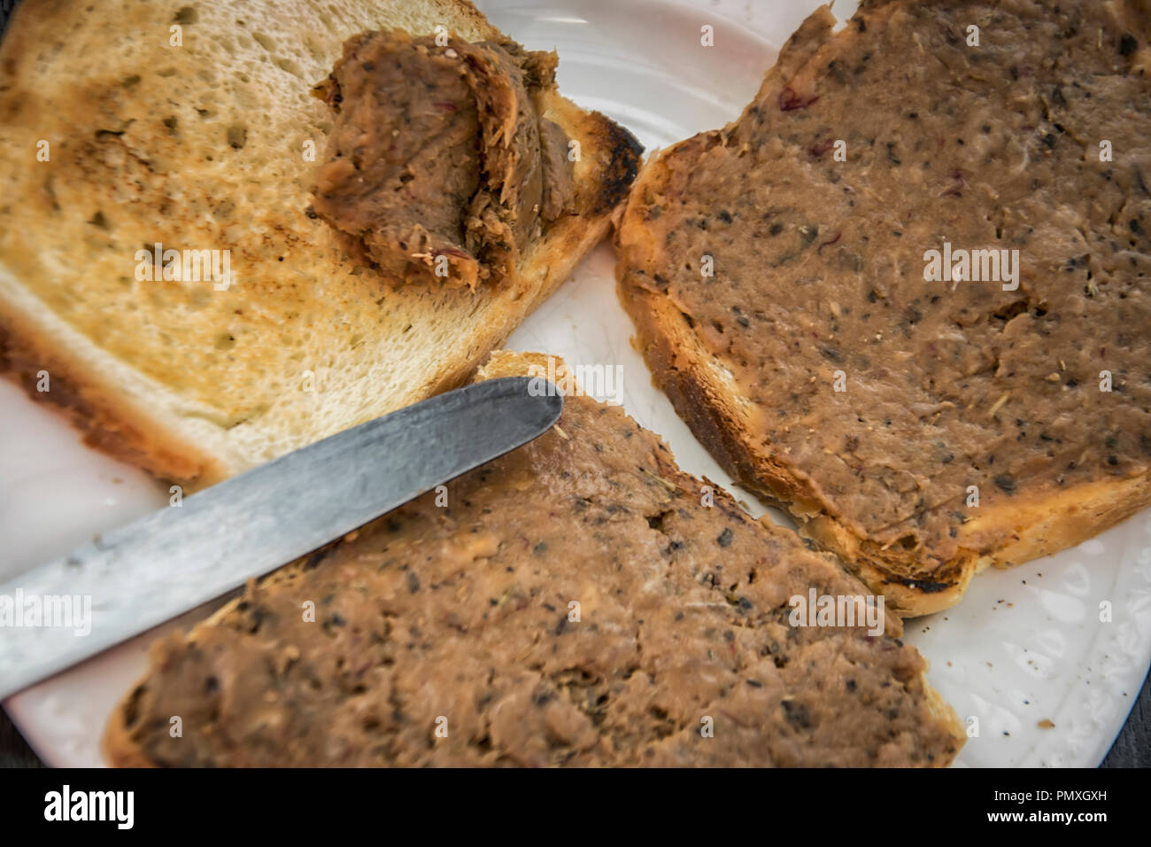 Steak tartare and bread hi-res stock photography and images - Alamy