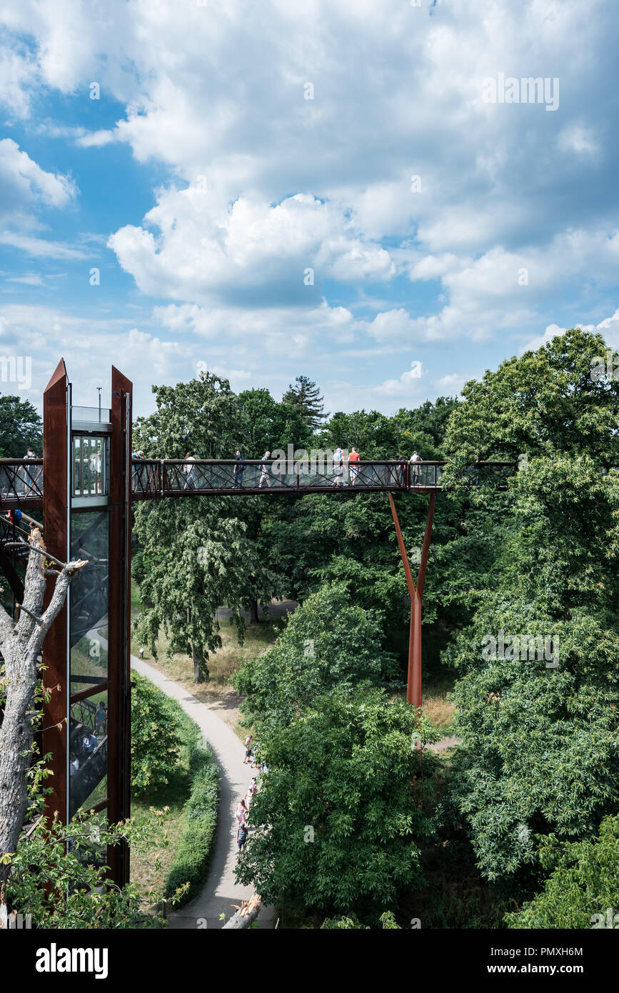 Tree Top Walkway - Kew Gardens Stock Photo - Alamy