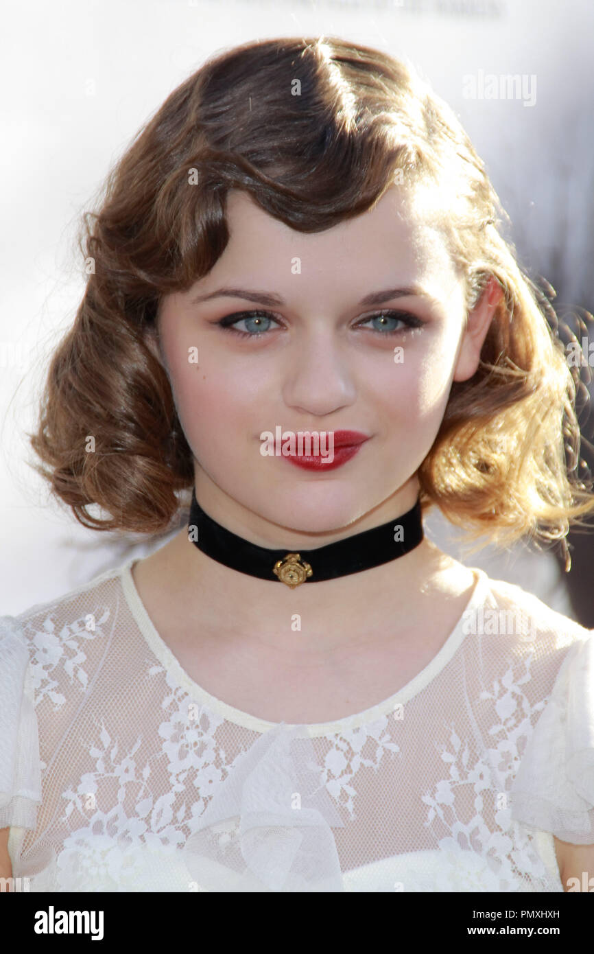 Joey king portrait hi-res stock photography and images - Alamy