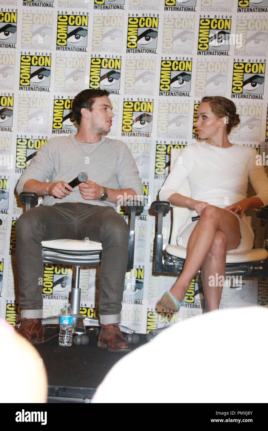 Nicholas hoult jennifer lawrence hi-res stock photography and images ...
