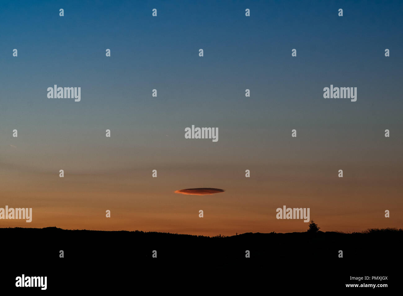 Stratus cloud hi-res stock photography and images - Alamy