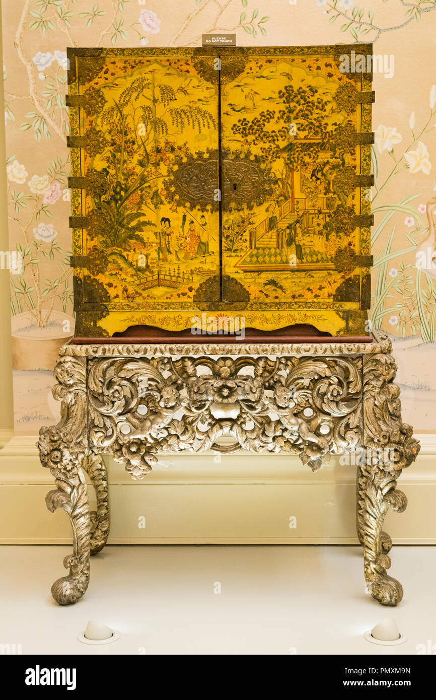 William stand portrait hi-res stock photography and images - Alamy