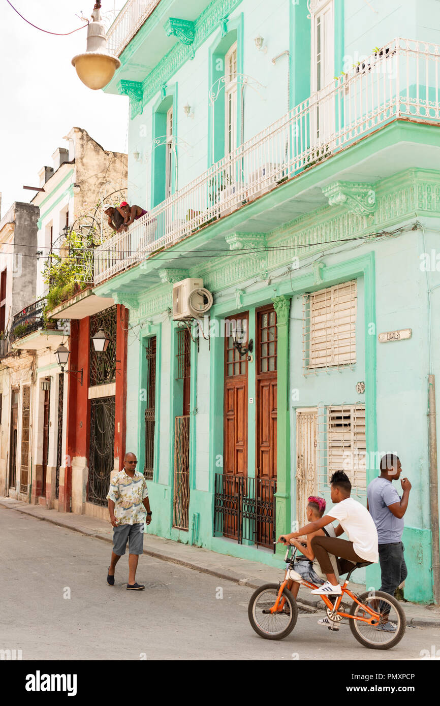 street scene, Havana, Cuba Stock Photo - Alamy