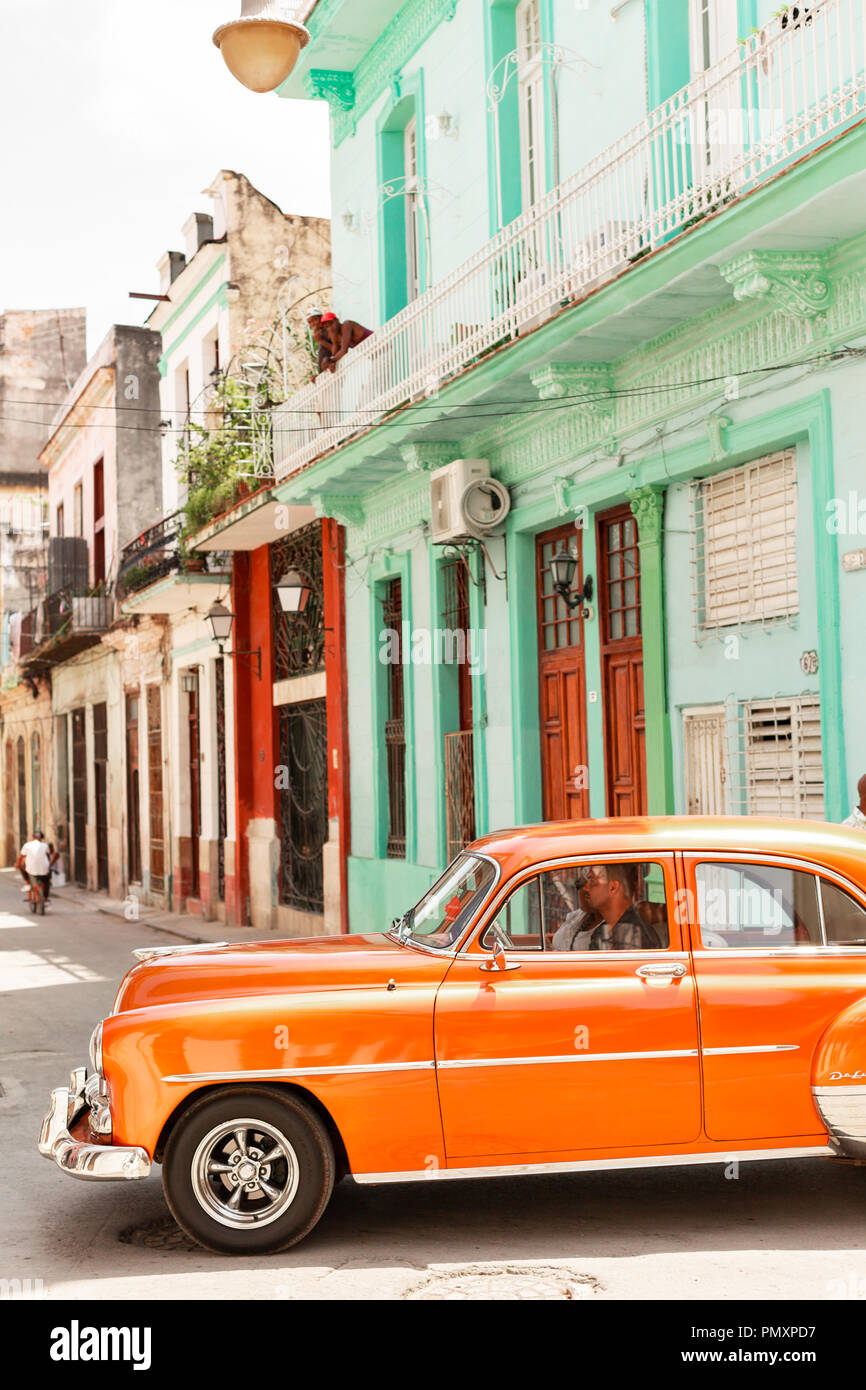 Classic car street scene, Havana, Cuba Stock Photo - Alamy