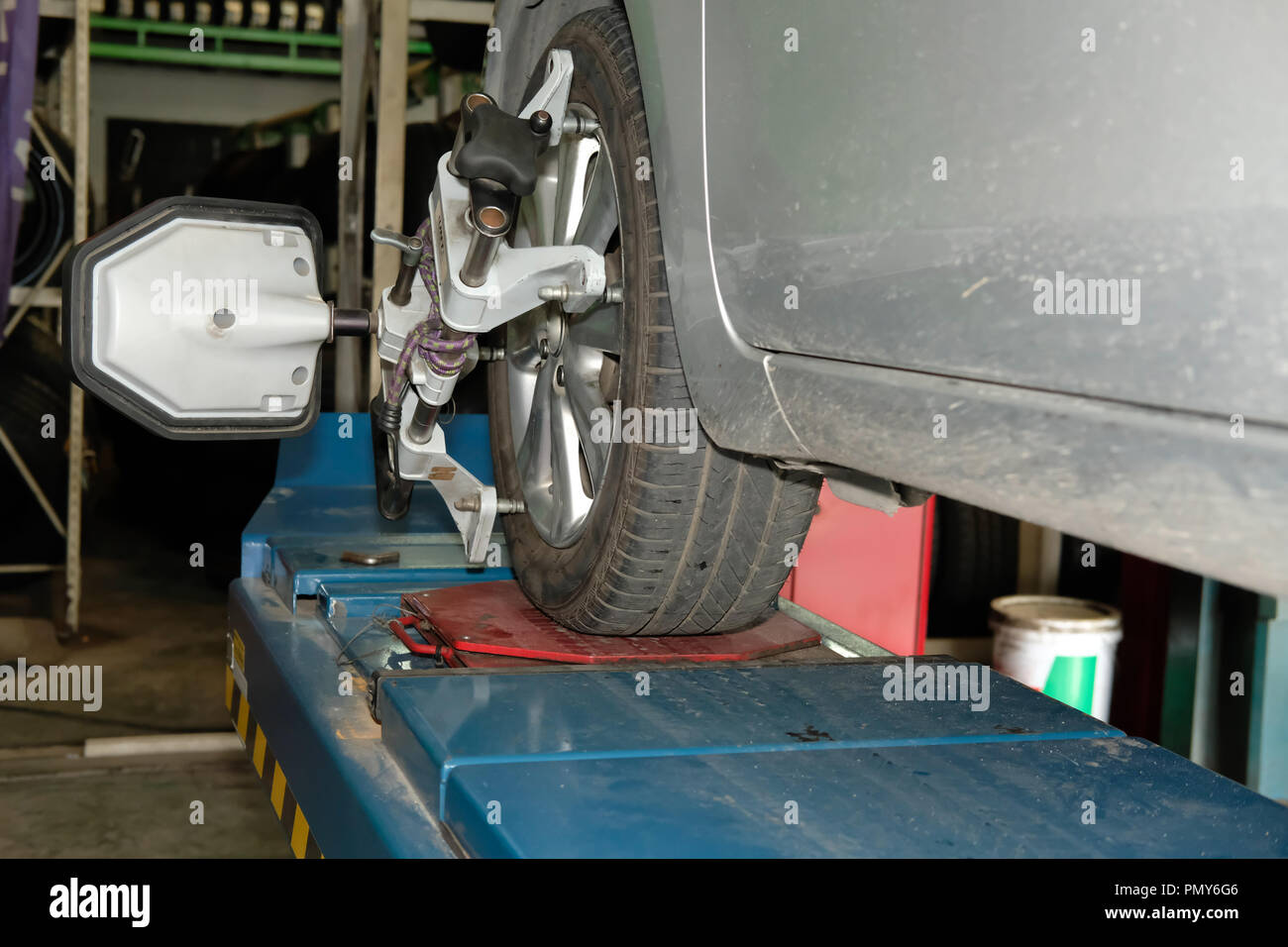 car tyre clamped with aligner reflector adjustment tool for wheel ...