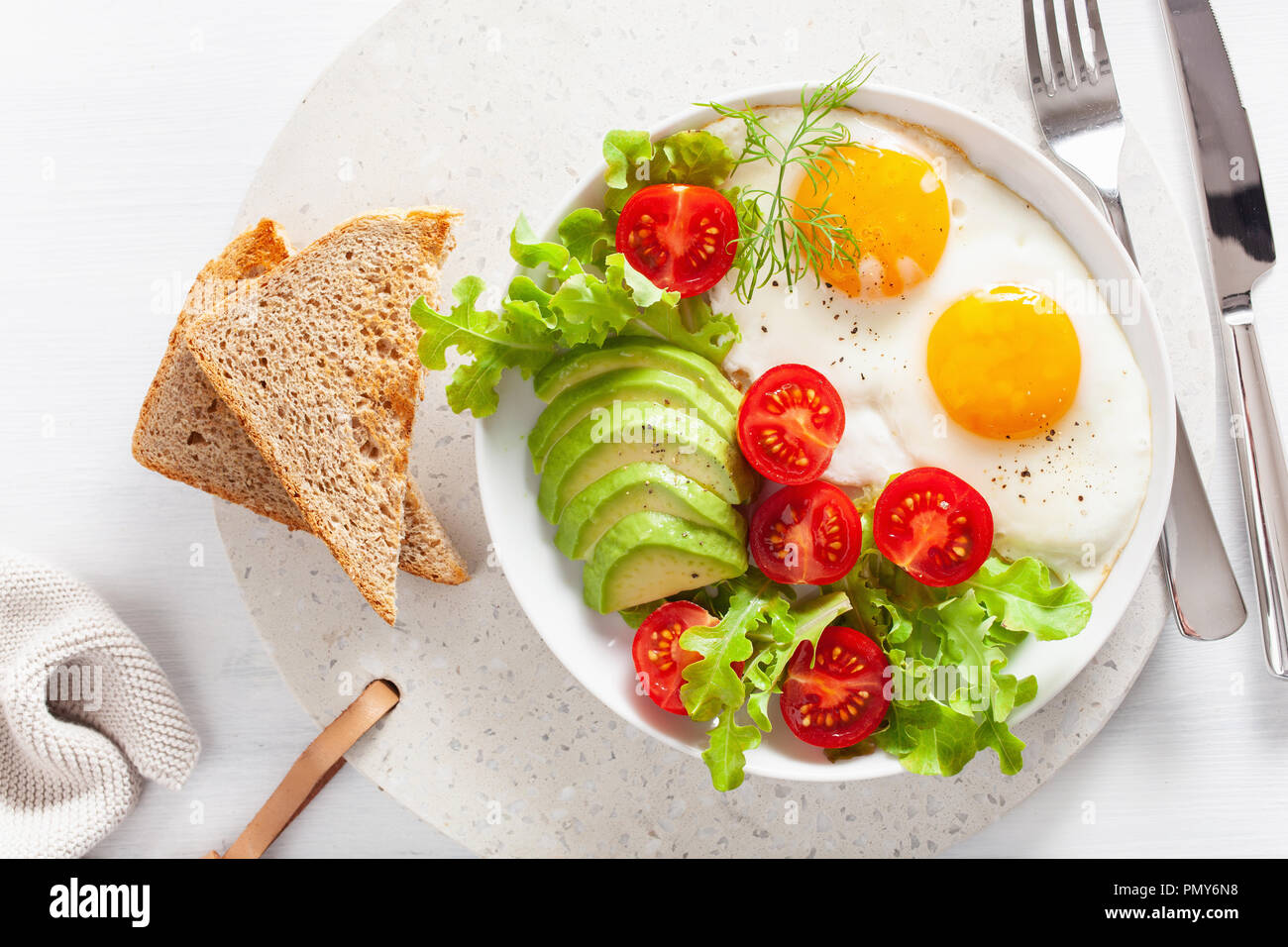 healthy breakfast flat lay. fried eggs, avocado, tomato, toasts Stock ...
