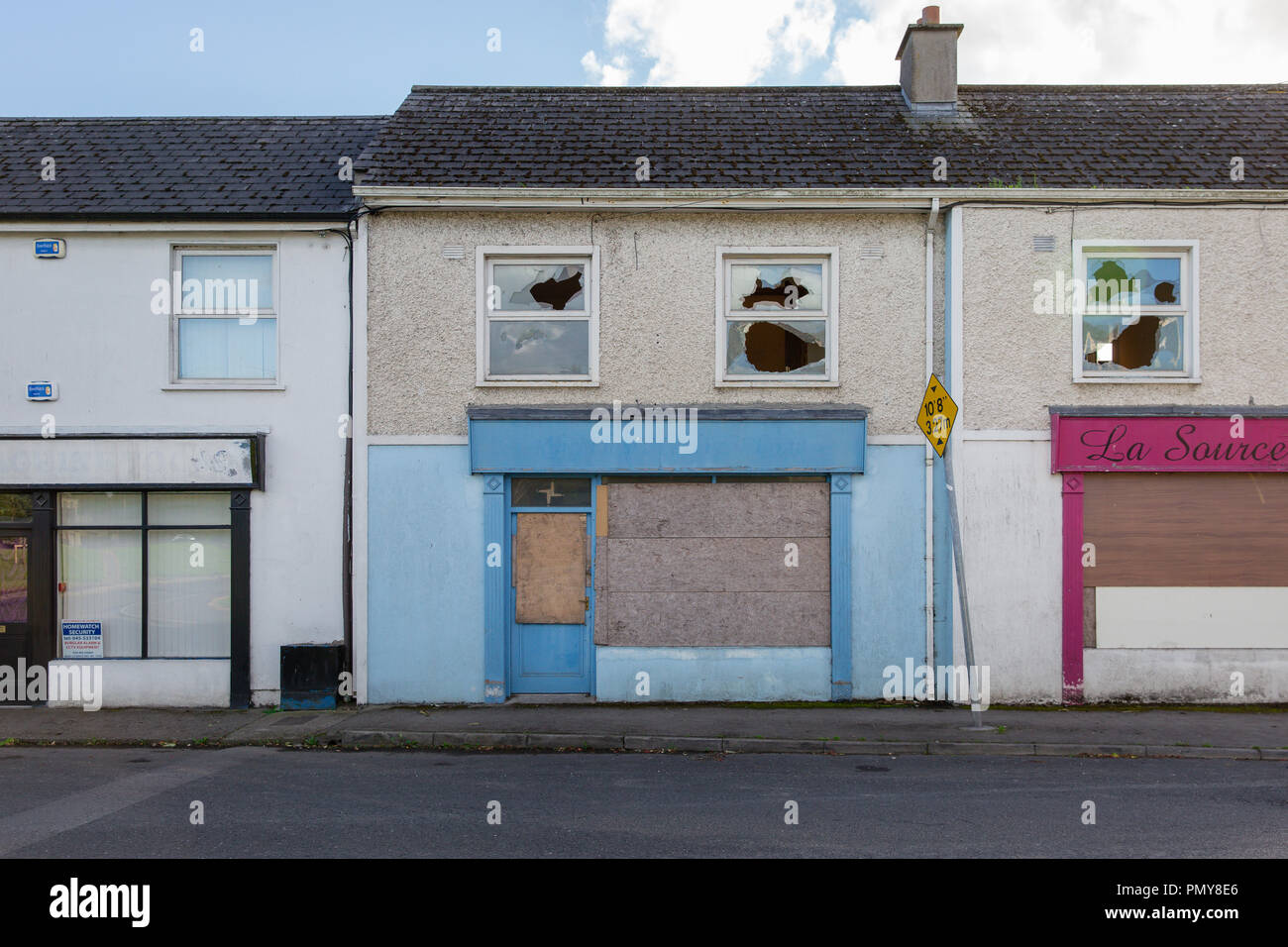 Vacant buildings without windows hi-res stock photography and images ...