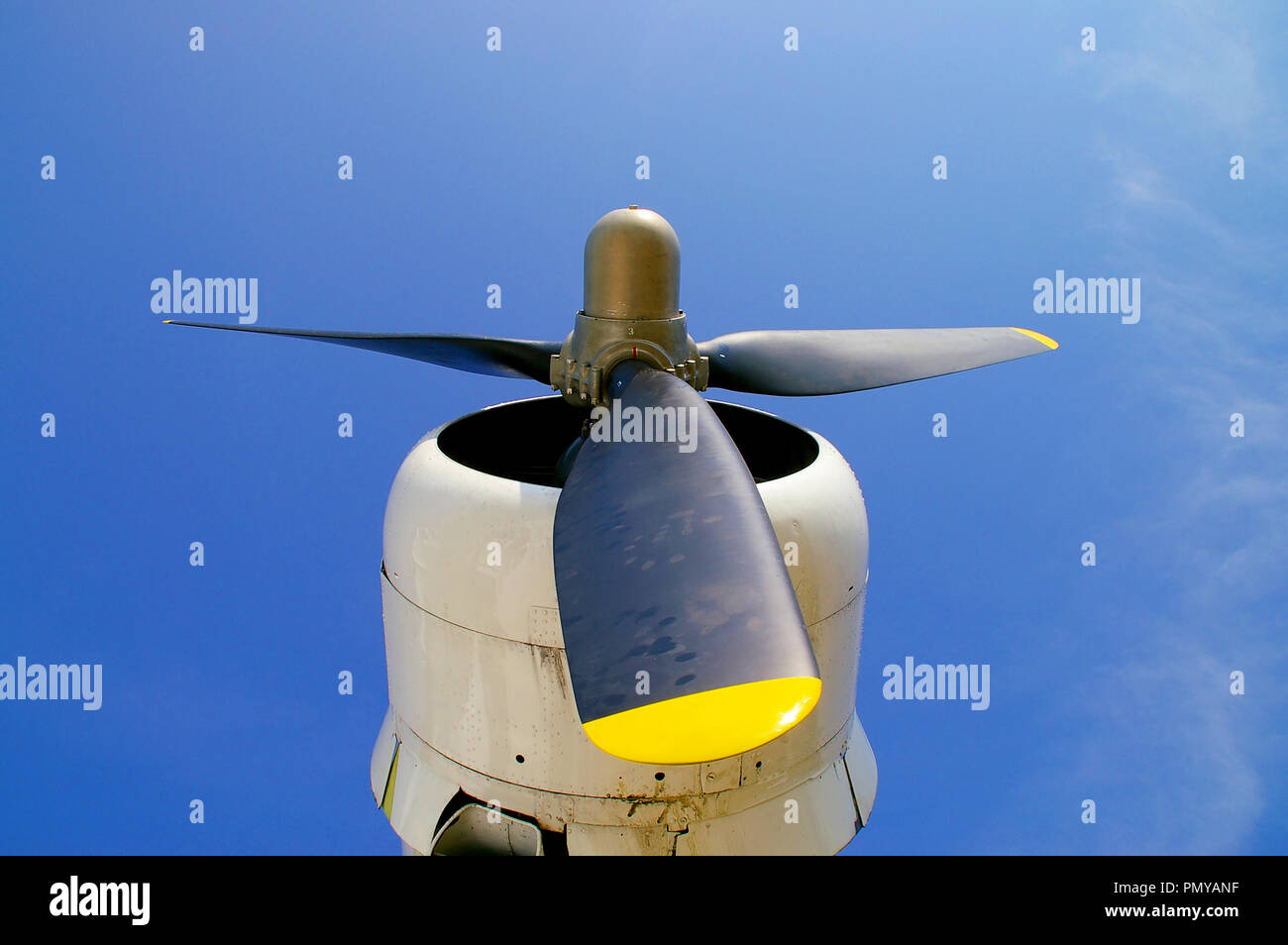 Airplane cowling hi-res stock photography and images - Alamy