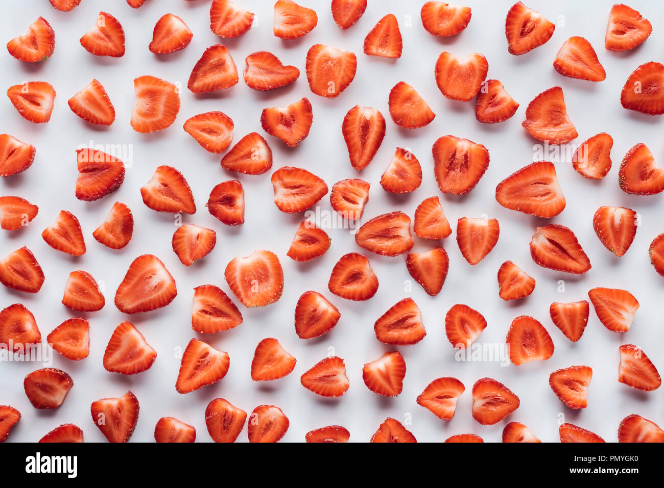 Halved strawberries hi-res stock photography and images - Alamy