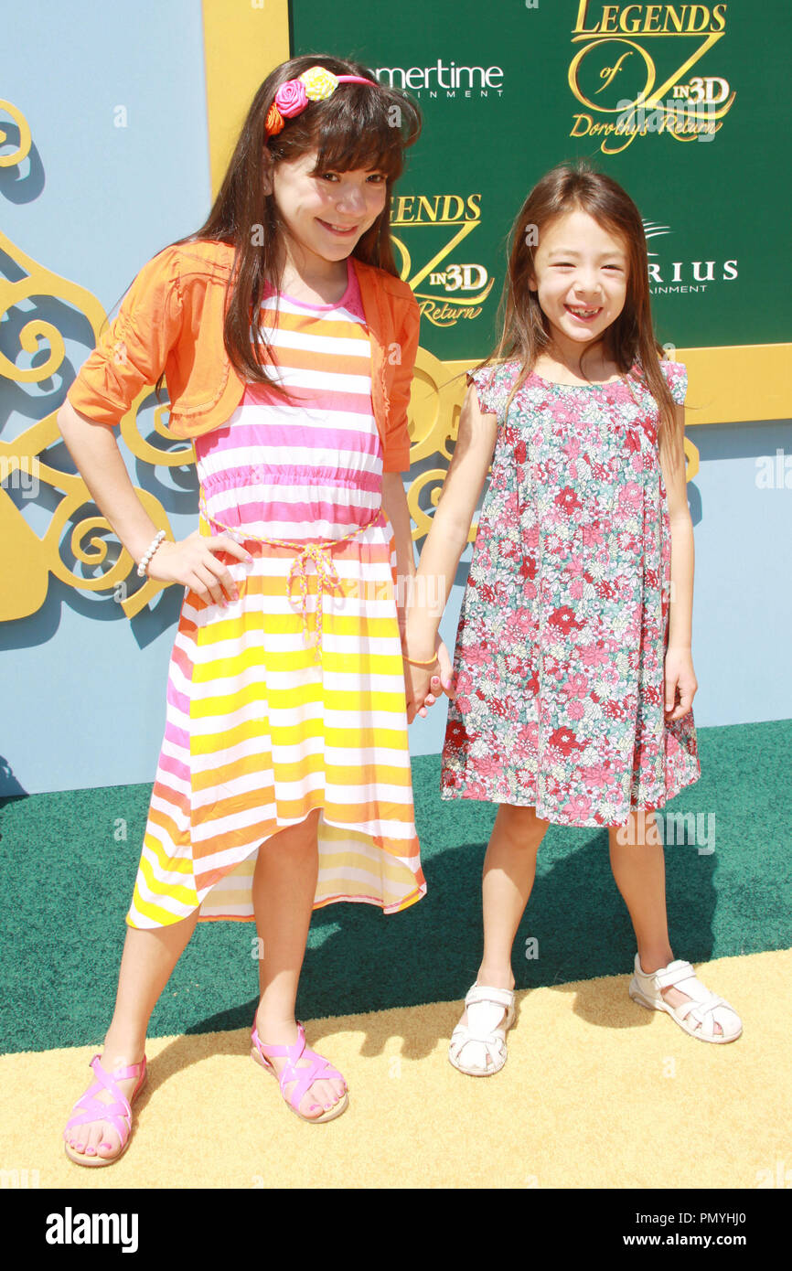 Aubrey anderson emmons and chloe noelle hi-res stock photography and ...