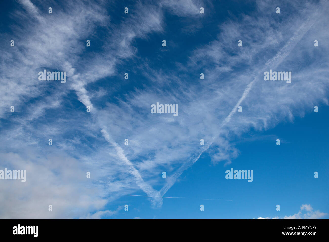 Wispy Cirrus cloud formations against a deep blue sky Stock Photo - Alamy