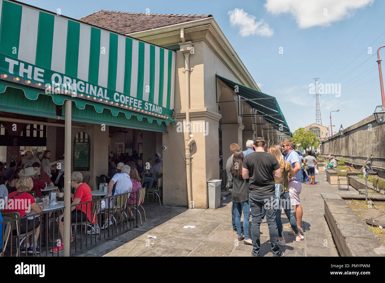 Coffee shop queue hi-res stock photography and images - Alamy